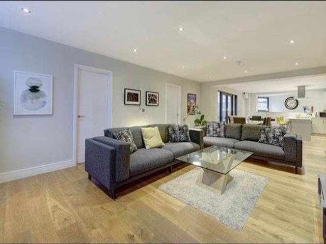Room at Brixton Hill, Greater London