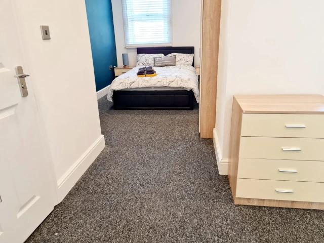 Room at Brixton Road, Watford