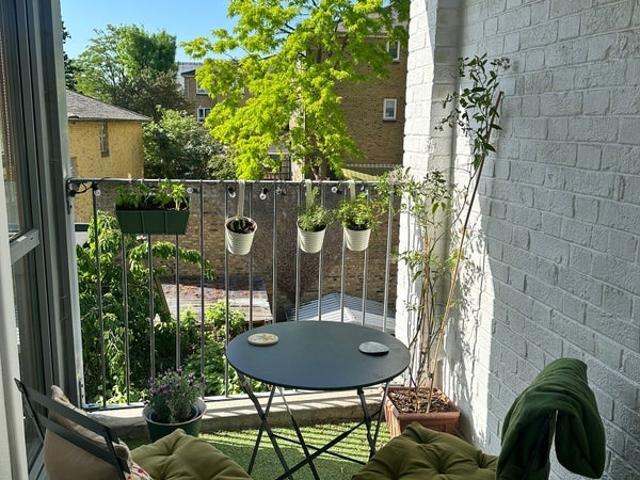 Room at Brixton Road, Greater London