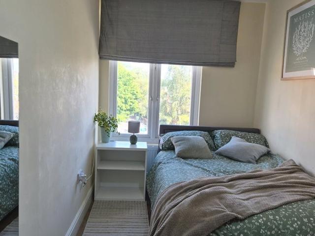 Room at Brixton Road, Greater London