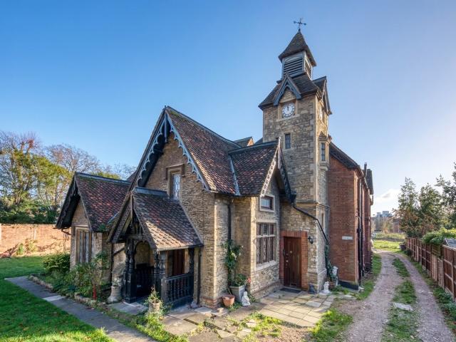 Room at Bromham Road, Bedford