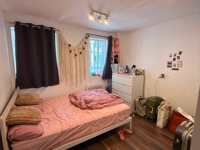 Room at Bromley Street, Greater London