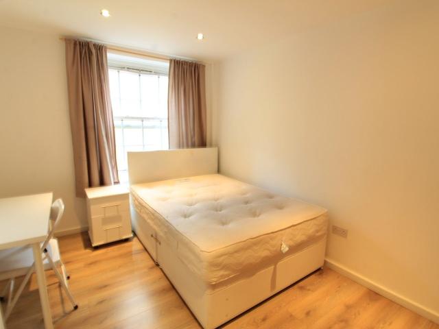 Room at Bronze Street, Greater London