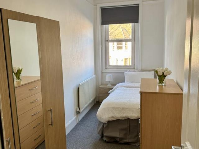 Room at Brondesbury Park, Greater London