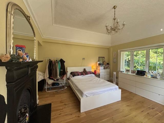 Room at Brondesbury Park, Greater London