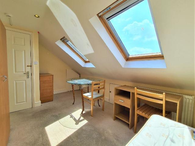 Room at Brook Road, Greater London