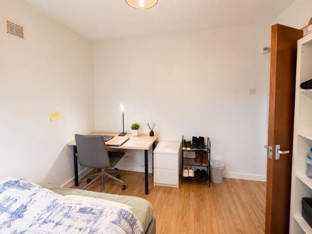 Room at Brook Road, Manchester