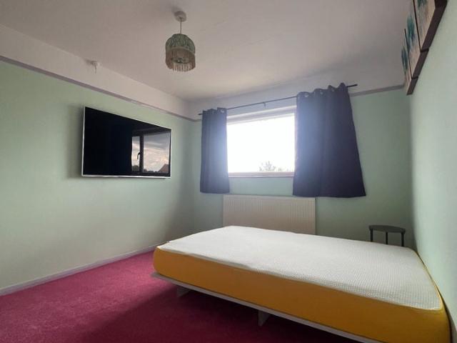 Room at Brook Road, Swanley