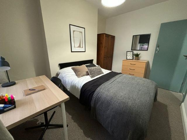 Room at Brook Street, Pontypridd