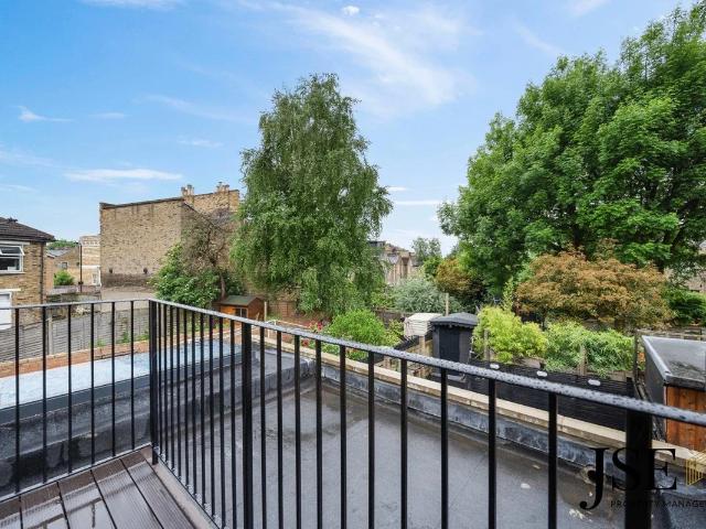 Room at Brooke Road, Greater London