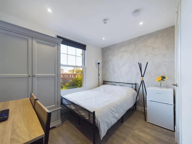 Room at Brooke Road, Greater London