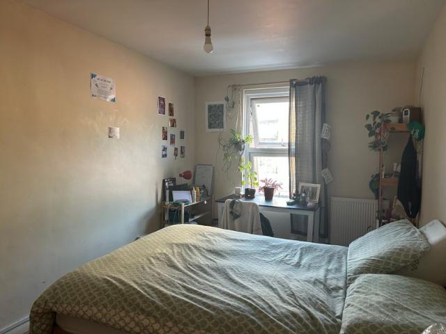 Room at Brooke's Court, Greater London