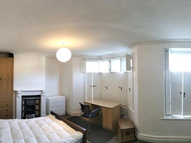 Room at Brookfield Avenue, Bristol