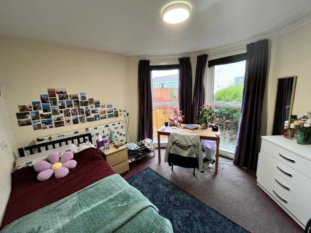Room at Brookfield Road, Bristol