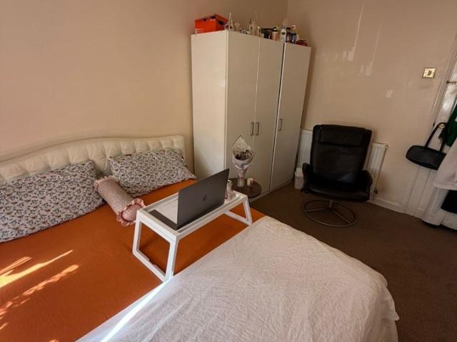 Room at Brookfield Road, Greater London