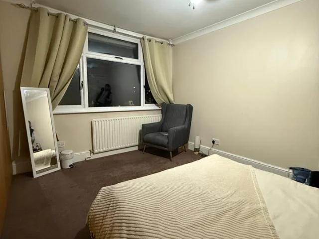 Room at Brookfield Road, Greater London