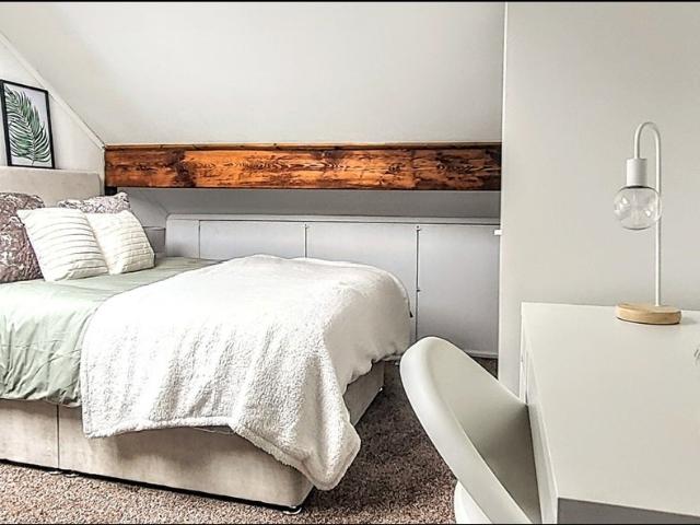 Room at Brooklands Avenue, Preston