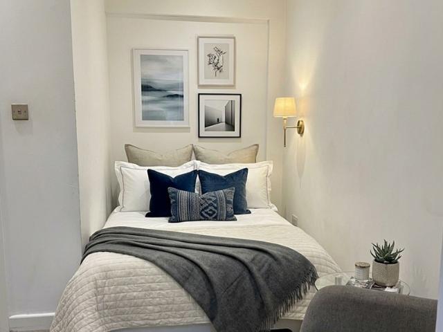 Room at Brookville Road, Greater London