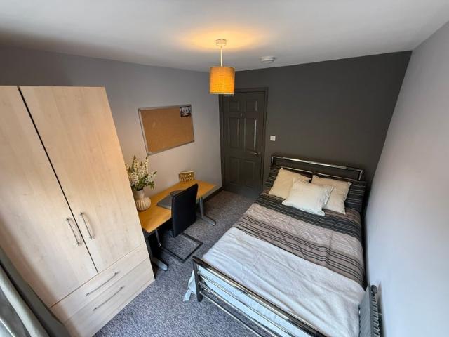 Room at Broom Green, Sheffield