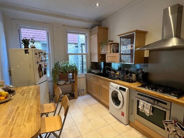Room at Broomfield Avenue, Greater London