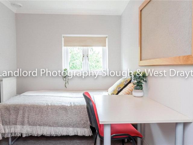 Room at Broomfield, Guildford