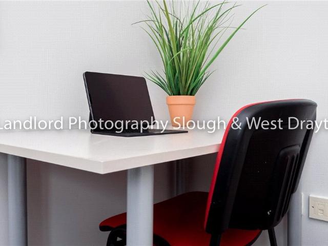 Room at Broomfield, Guildford