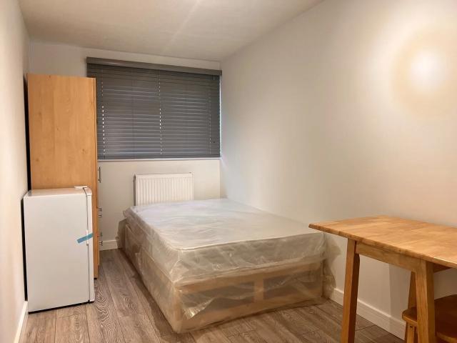 Room at Broomfields, Basildon
