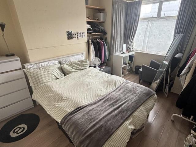 Room at Broad Lane, Greater London