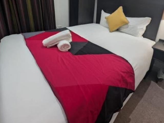 Room at Broad Lane, Greater London