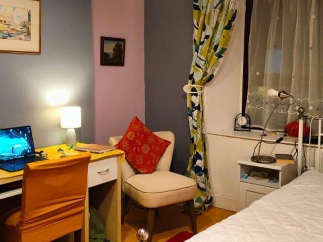 Room at Broad Street, Glasgow