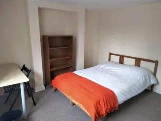 Room at Broad Street, Guildford