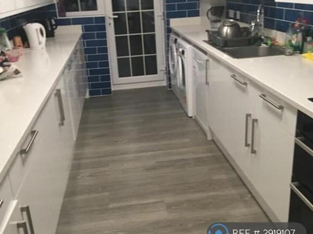 Room at Broadwater Crescent, Stevenage
