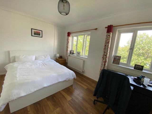 Room at Broadwater Road, Greater London