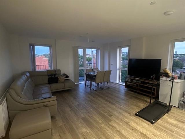 Room at Broadwater Road, Greater London