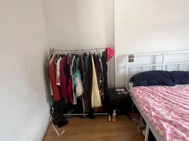 Room at Broadwater Road, Greater London