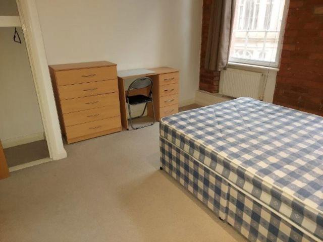 Room at Broadway, Nottingham
