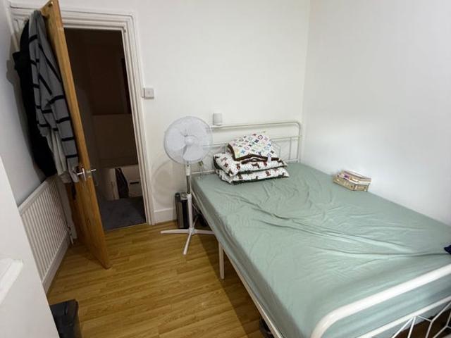 Room at Broadway Avenue, Greater London