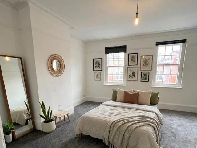 Room at Broadway, City of Westminster