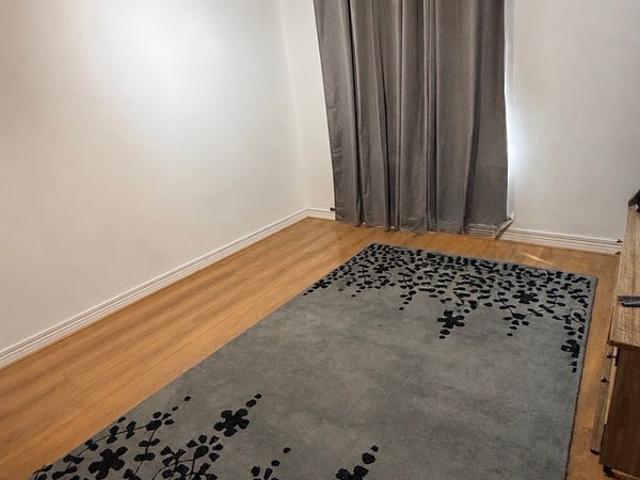 Room at Broadway, Greater London