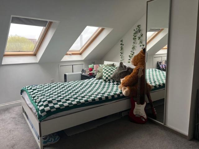 Room at Broadway, Greater London