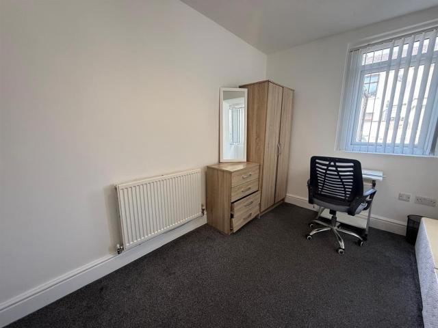 Room at Broadway, Lancaster