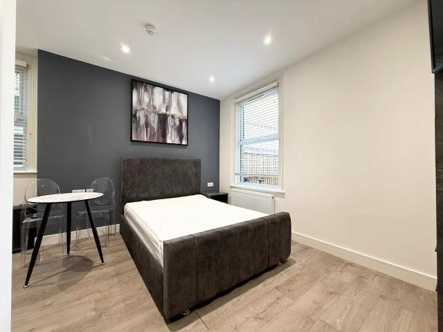 Room at Broadway, Peterborough