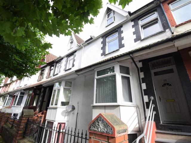 Room at Broadway, Pontypridd