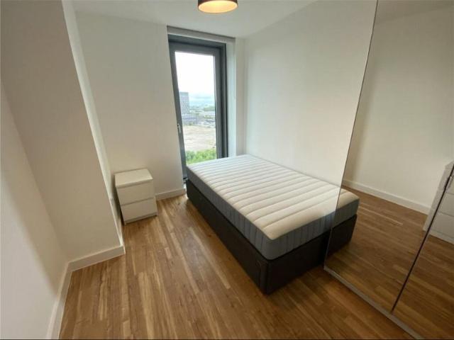 Room at Broadway, Salford