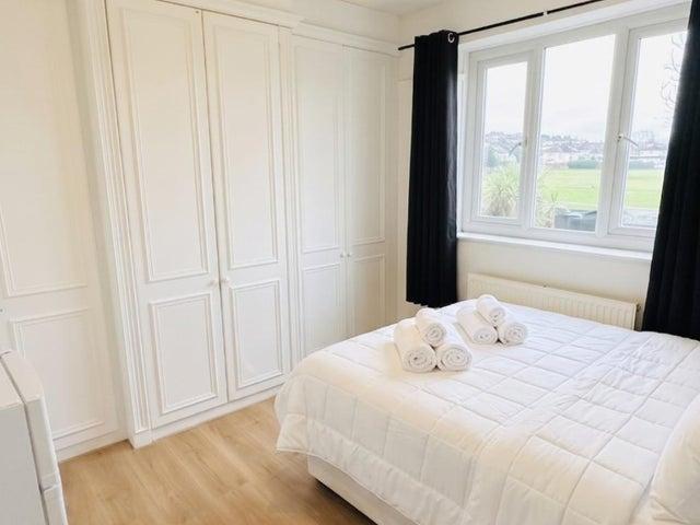 Room at Brockenhurst Way, Greater London
