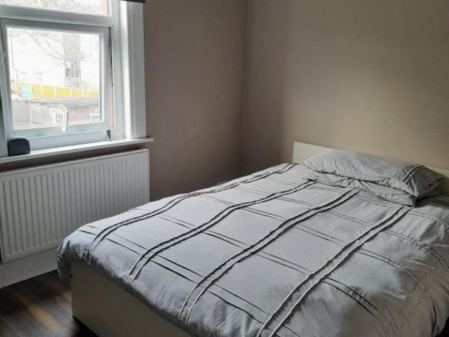 Room at Broughton Road, Greater London