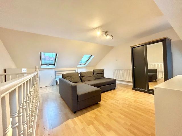 Room at Broughton Road, Greater London
