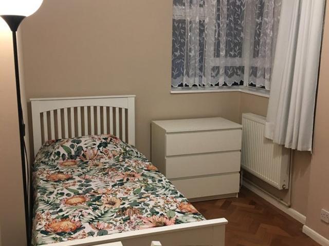 Room at Broughton Road, Greater London