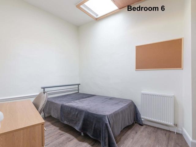 Room at Broughton Street Lane, City of Edinburgh