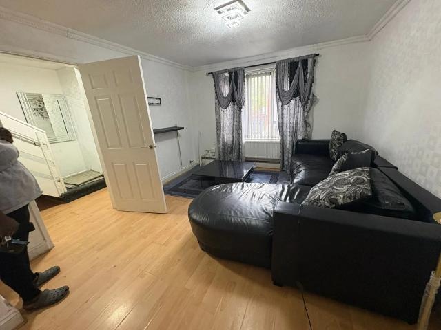 Room at Brow Avenue, Middleton